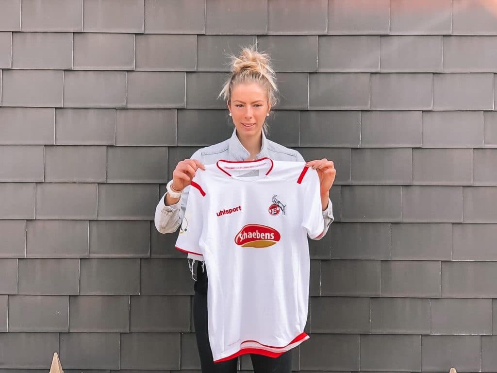 Erste Vertragsunterschrift per Videoschaltung: Beck unterschreibt in ...